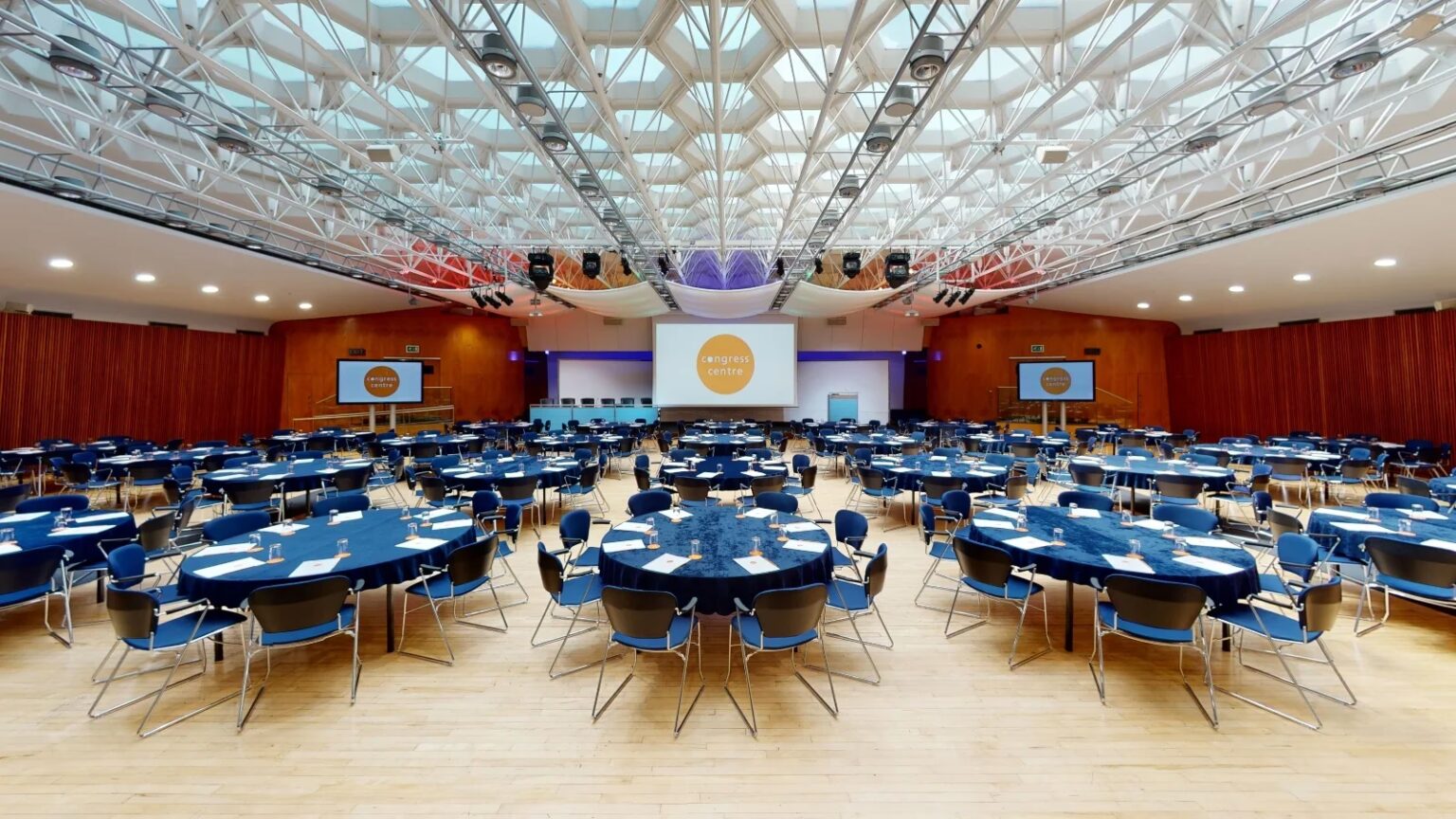 Simposio vs Congreso: Descifrando las Diferencias Clave | Kaboom Eventos